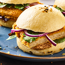 Bao burger aux escalopes végétales | Les recettes ACCRO